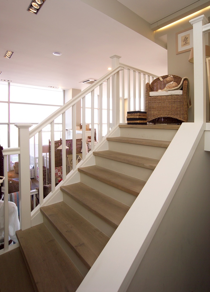 Rechte trap met tussenbordes (125) | Trappen Verschaeve